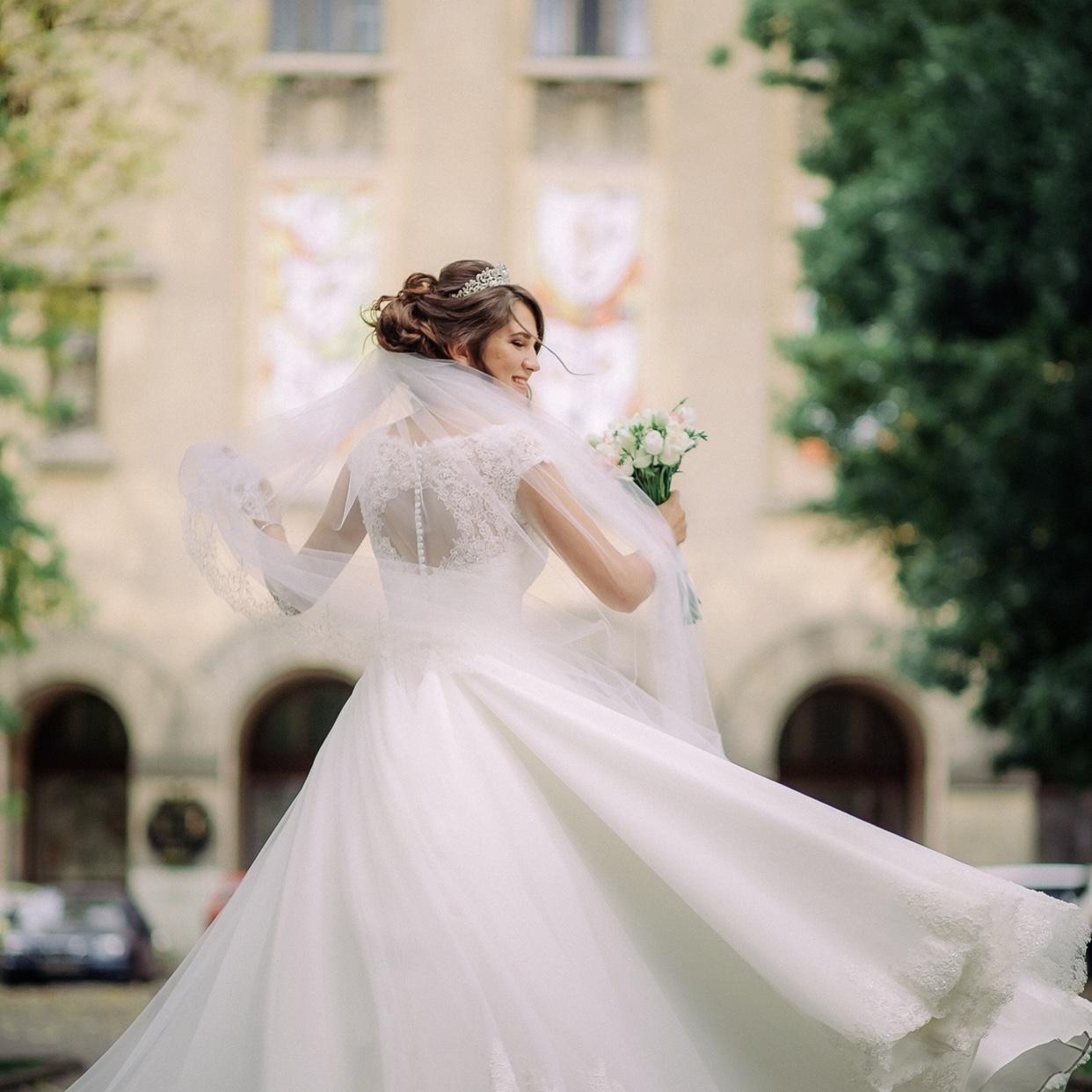 ПРОДАЮ весільне плаття Львів Б у весільні сукні